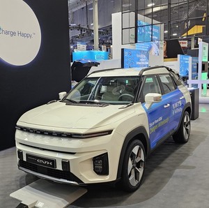 KG 모빌리티, 2024 CES에서 무선충전 기술 탑재된 ‘토레스 EVX’ 선보여